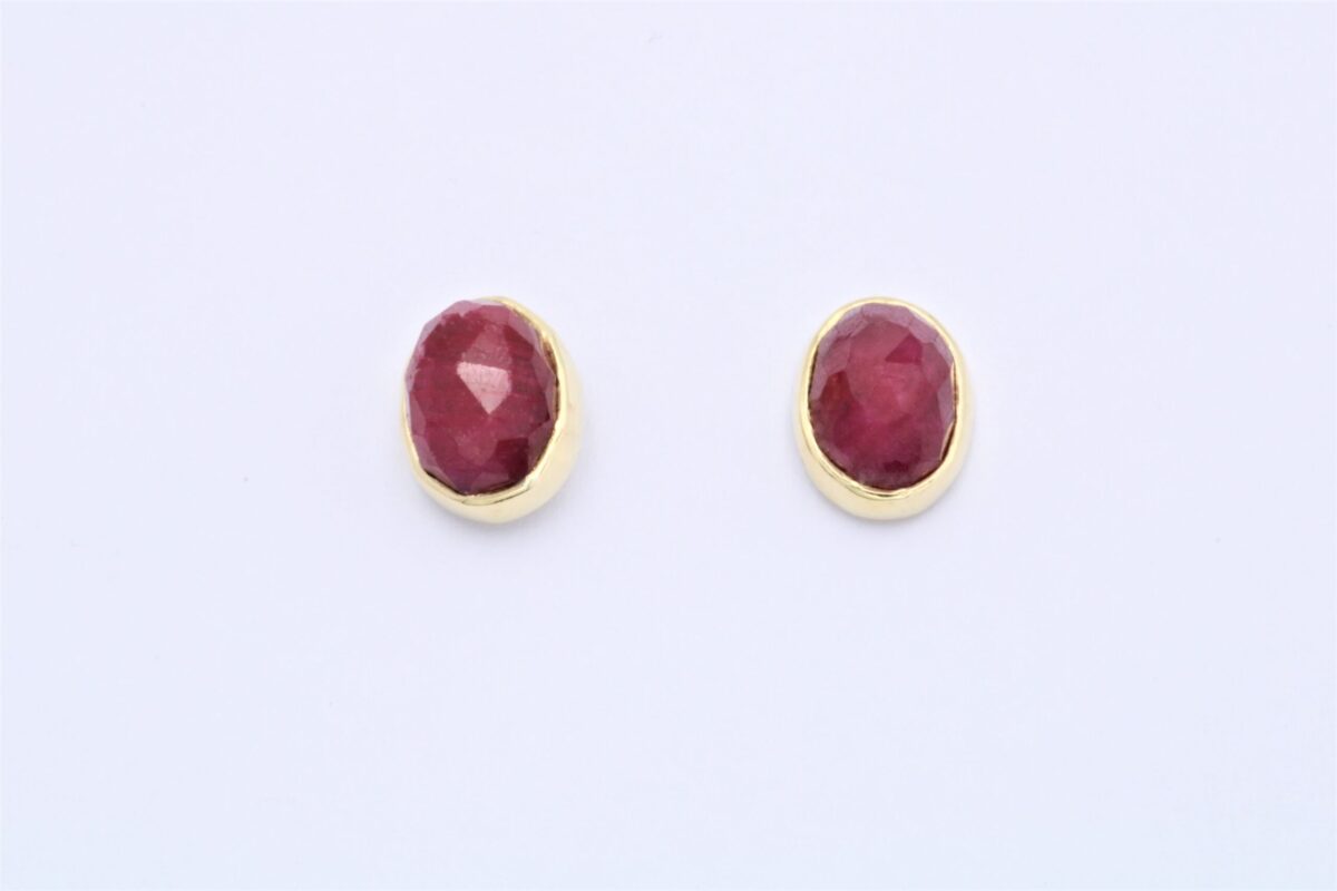 “Opaque faceted rubies” Earrings gold, ruby - Leondarakis